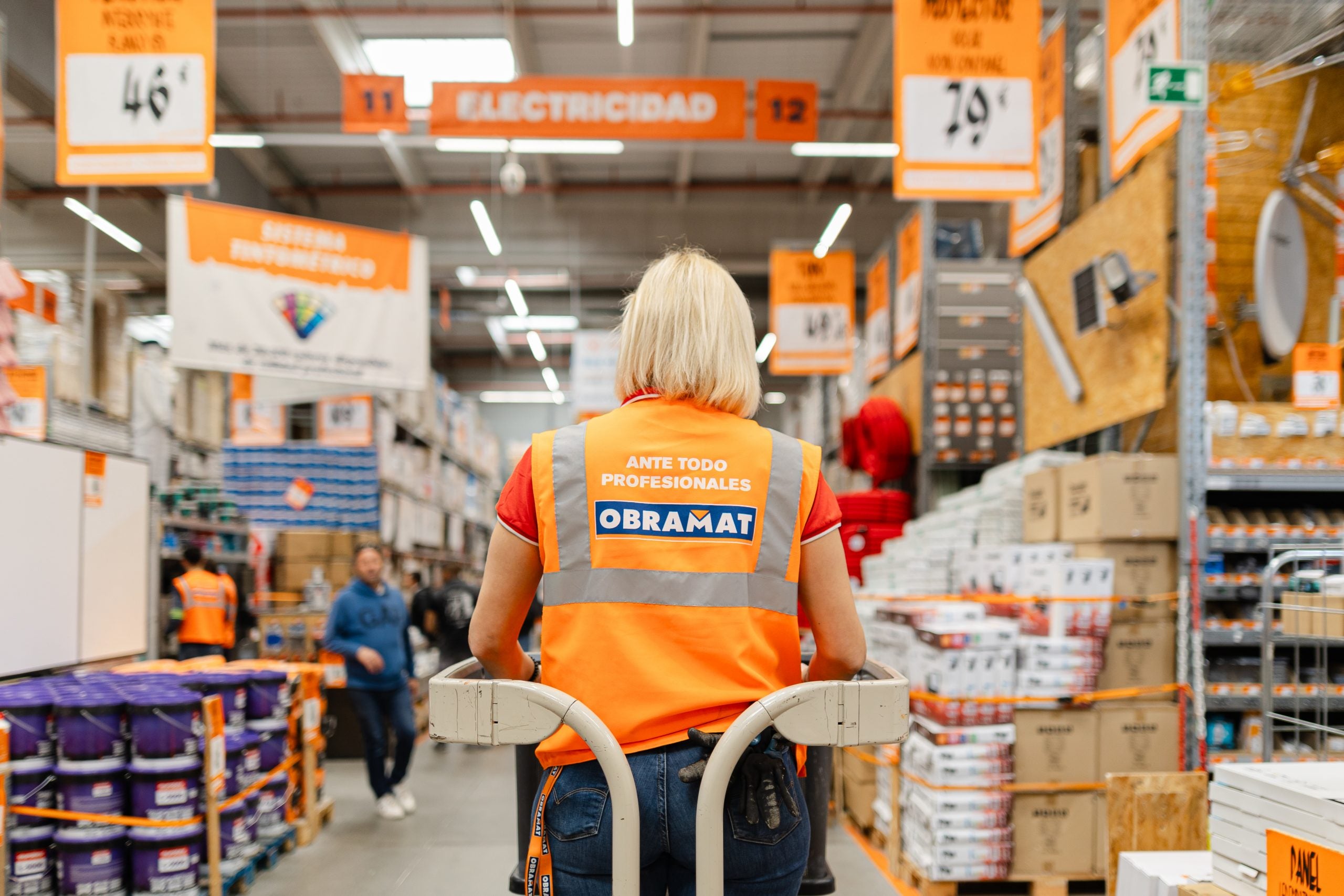 OBRAMAT llega a Ourense y comienza el proceso de selección para la ...